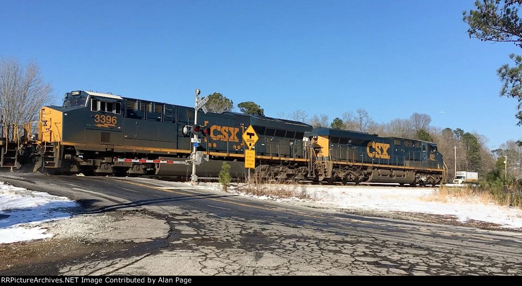 CSX ES44AC-H 889 and ET44AH 3396